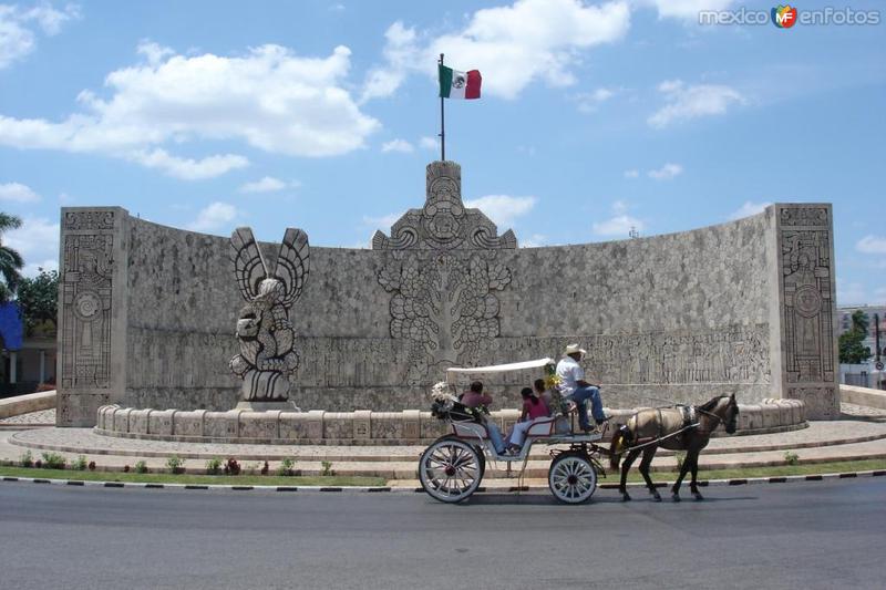 Monumento a la Bandera - Mérida, Yucatán (MX12662856398301)